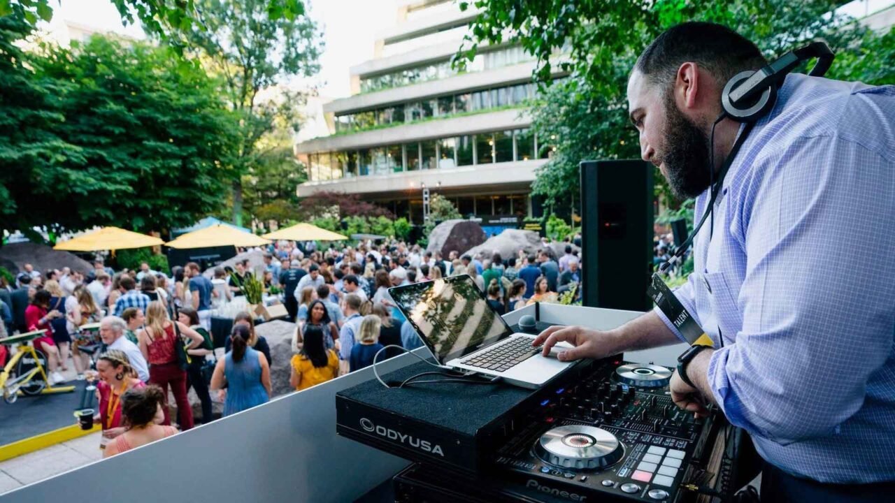 5 Signs You’ve Found the Perfect Corporate DJ – TechInformerNews
